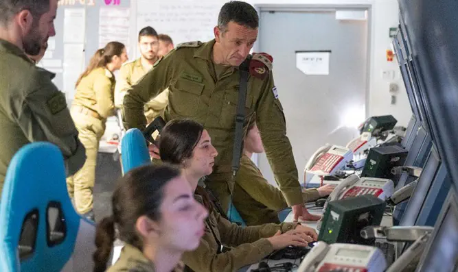 IDF to provide weapons to all female observers