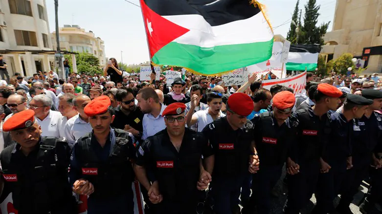 Thousands protest in Jordan: Cancel peace treaty with Israel | Israel ...