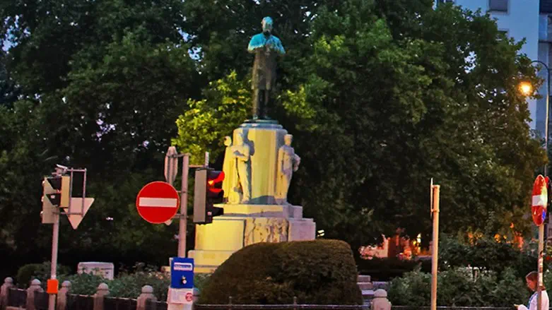 Vienna finds compromise on statue of mayor who inspired Hitler | Israel ...