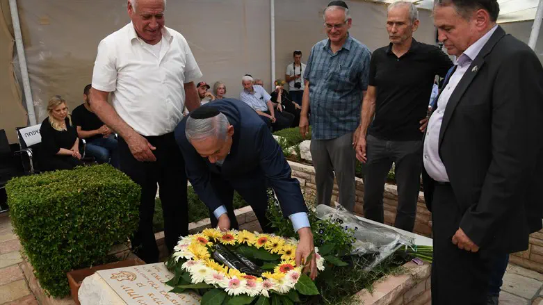 Threatening letter placed on grave of Entebbe hero Yoni Netanyahu ...