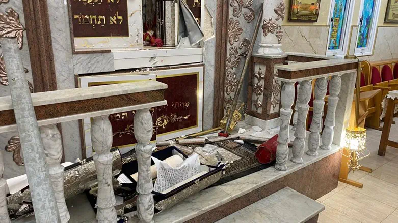 The devastation in the synagogue