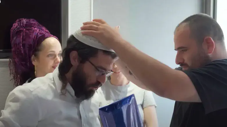 Moving: Man donates kidney to IDF soldier injured on October 7 | Israel ...