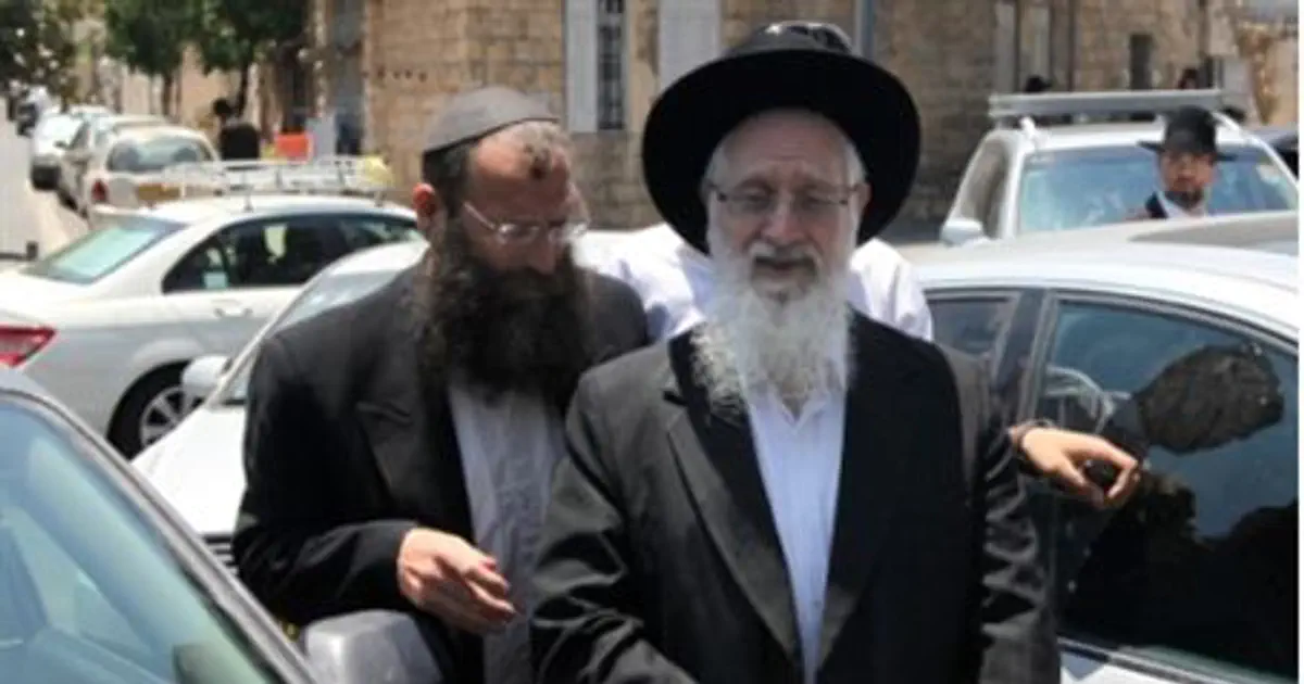 Thousands Rally for Rabbi Yosef | Israel National News - Arutz Sheva