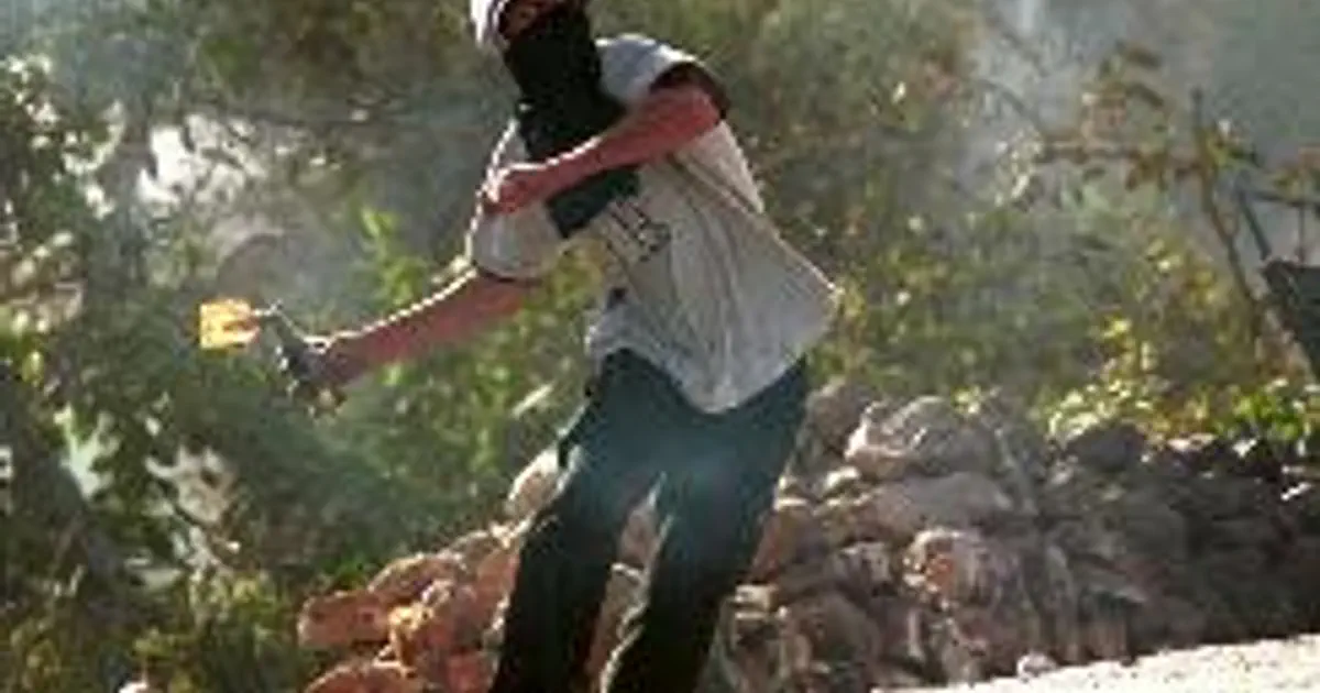 Firebomb Attacker Shot, Killed | Israel National News - Arutz Sheva