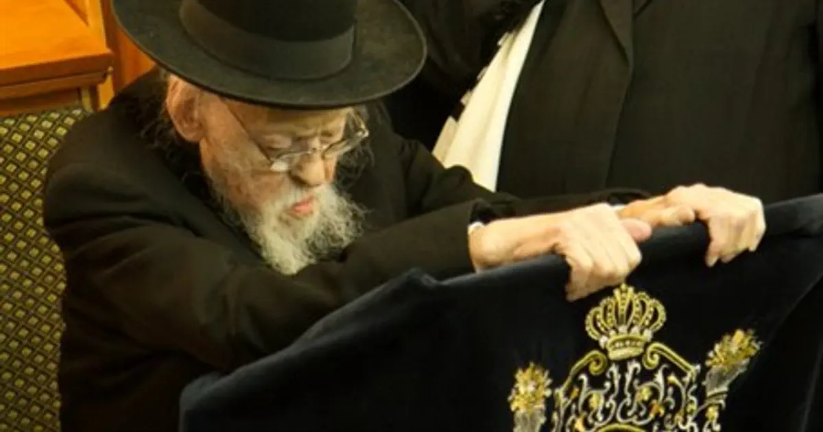 Rabbi Elyashiv’s Condition Deteriorating | Israel National News - Arutz ...