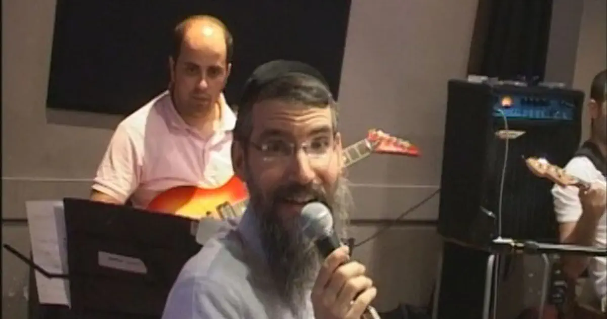 Watch: Avraham Fried performs - in a car | Israel National News - Arutz ...
