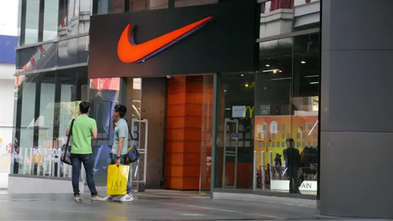 Memoirs of the man who founded NIKE | Israel National News - Arutz Sheva